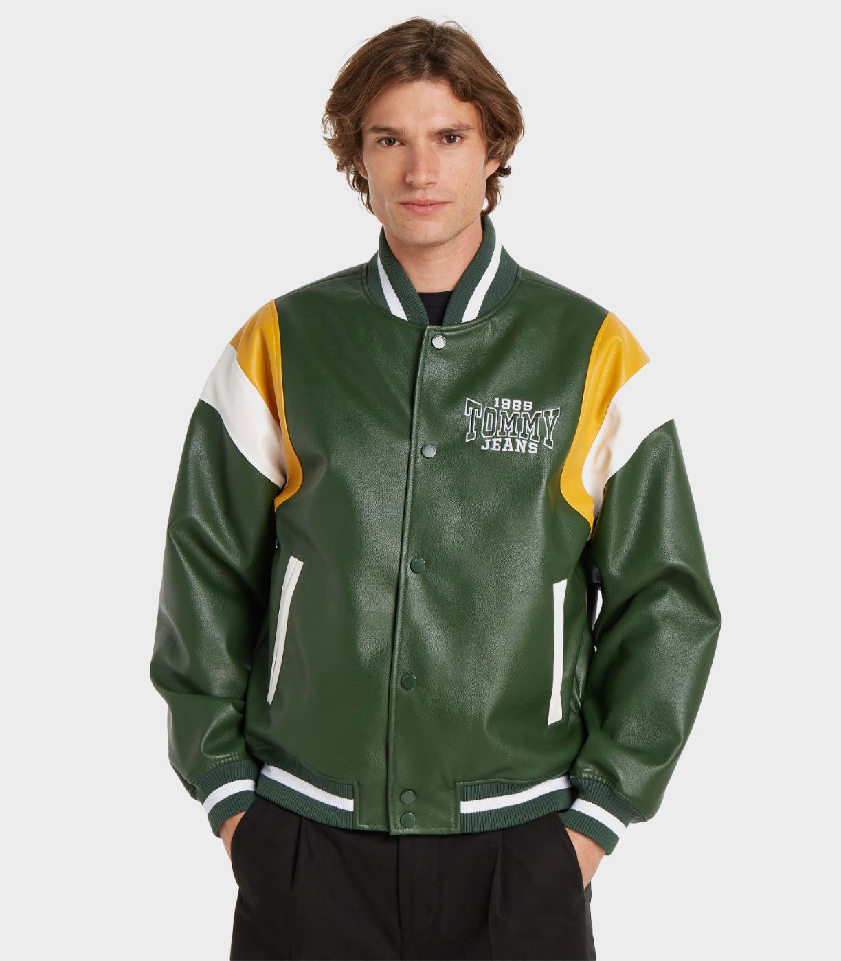 Tommy Hilfiger Jeans - Relaxed Colour - Blocked Back Logo Padded Lette ...